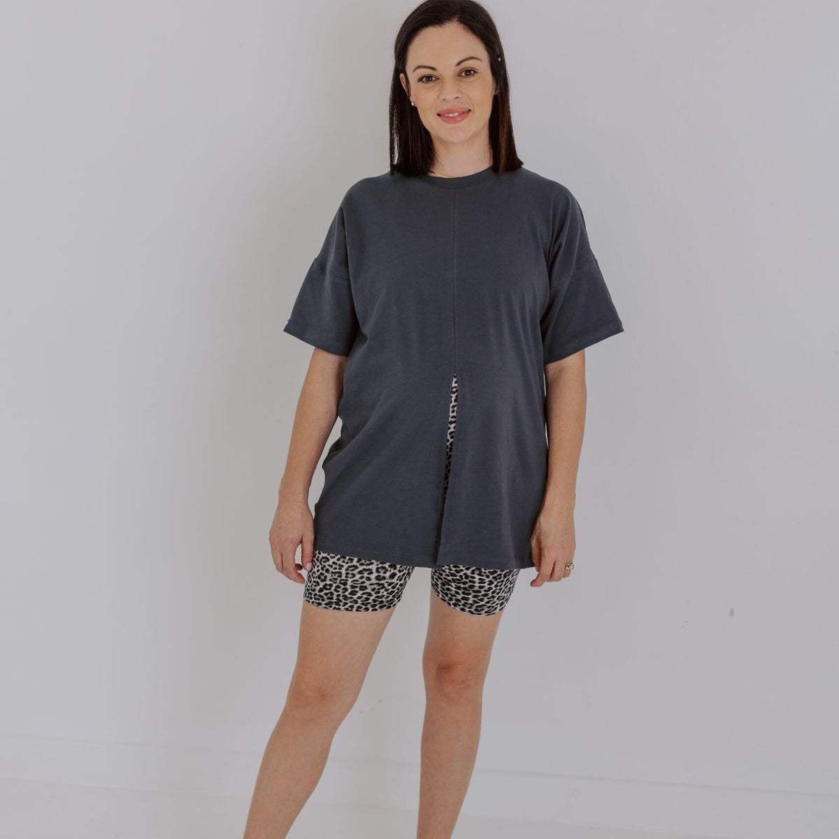 The Reversible Tie Tee Charcoal – Momsy